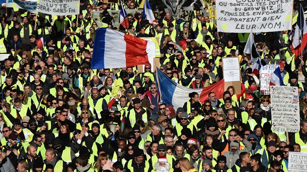 Dagens podcast: Macron er ramt af 'De Gule Veste', men han står endnu ...