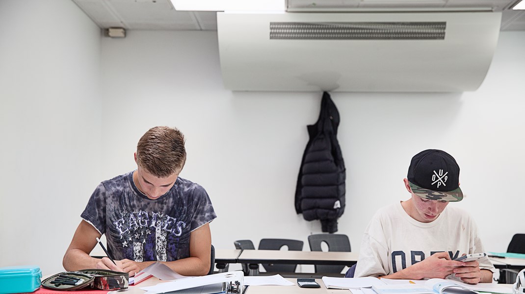 Regeringen har sat arbejde med bedre indeklima i skoler på pause - Altinget