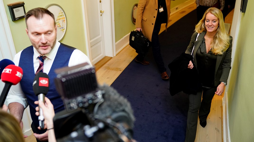 Lars Bojes dramatiske afsked kan blive enden for Nye Borgerlige: "Der er tale om et parti i ...