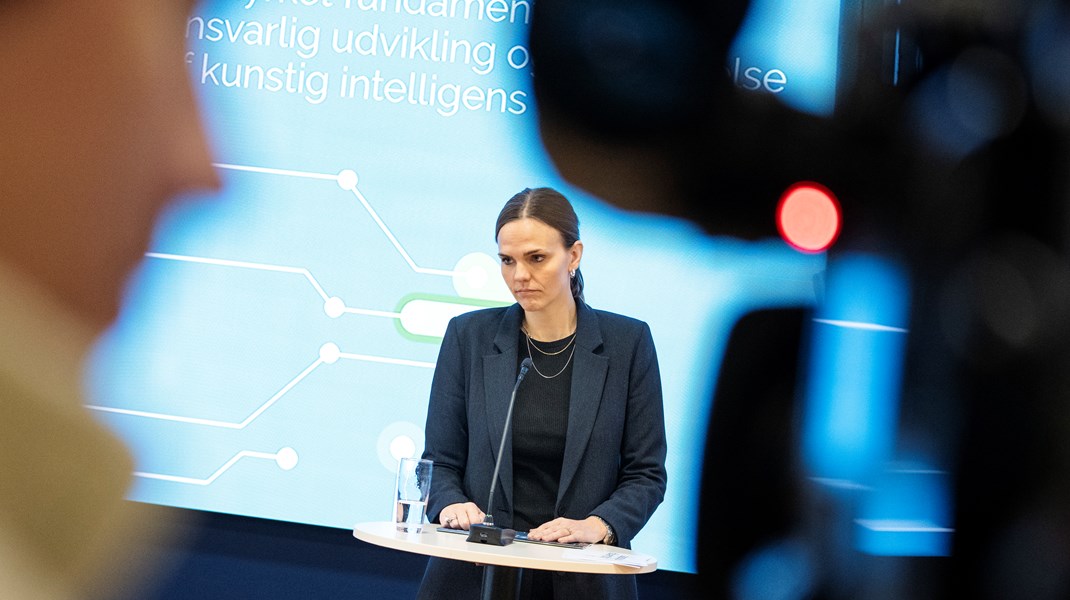 Alle partier uden om regeringen kritiserer Stage: "Det er mærkeligt. Meget mærkeligt" - Altinget