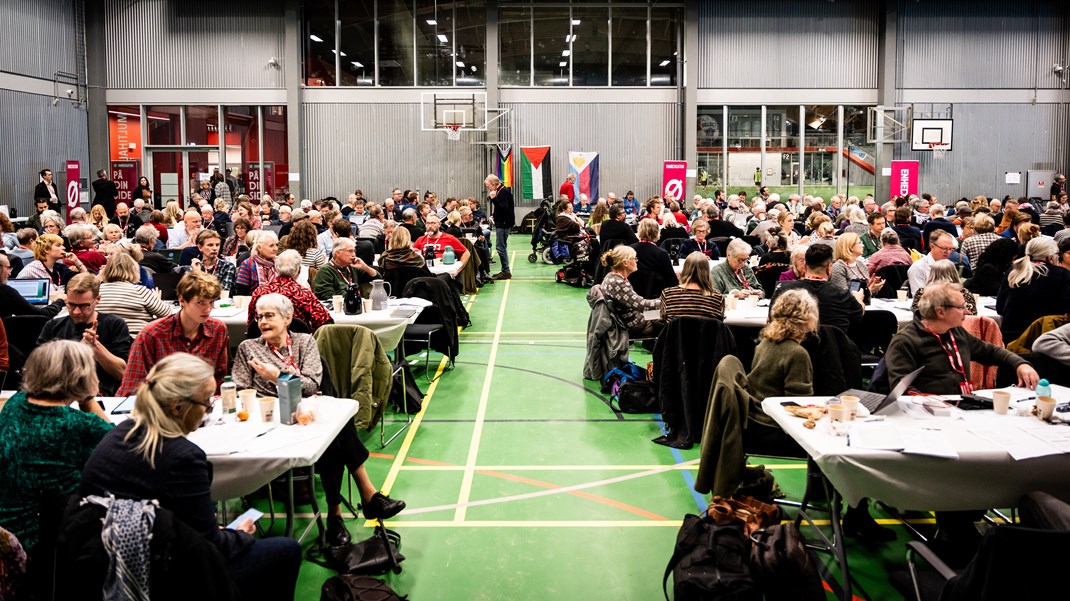 Dragsted klarede skærene i hårdt opgør med "partiskadelig" fraktion ...