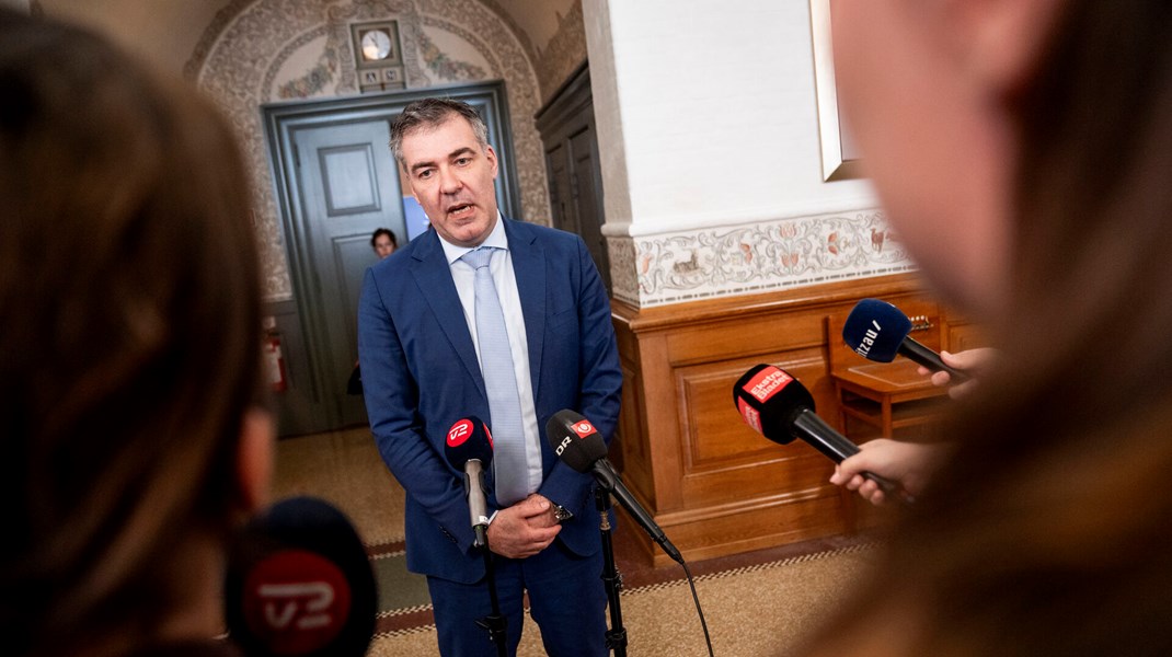 Lars Aagaard fortsætter som klimaminister trods mistillid fra ni ...