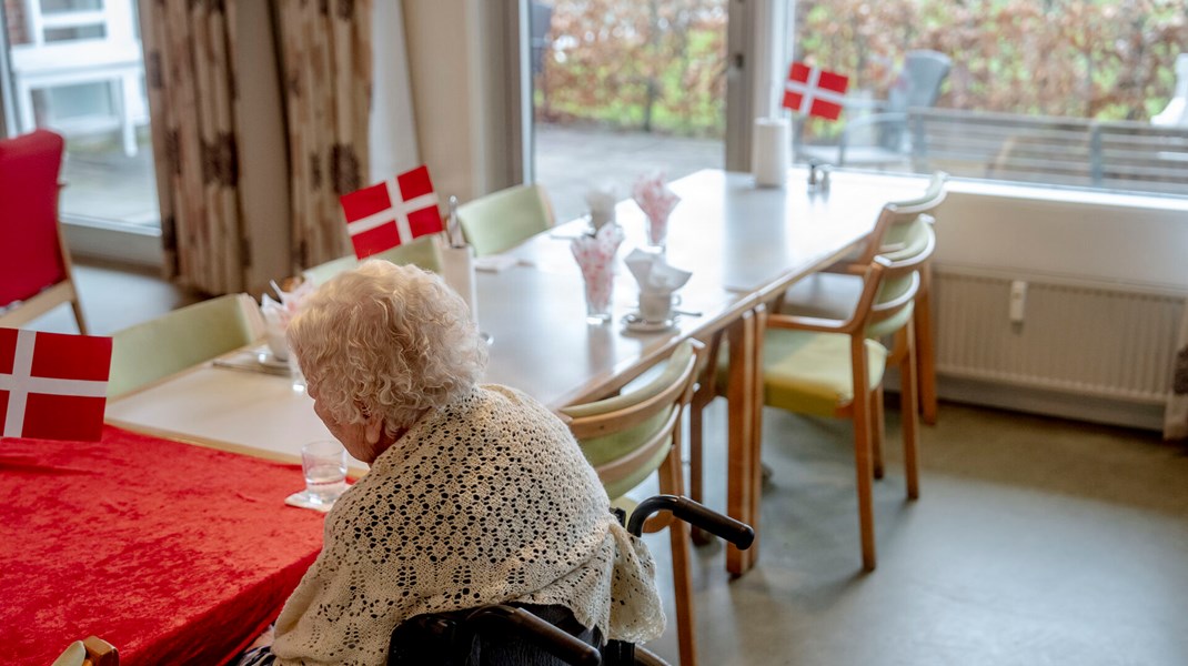 Formand for kommunalt ældreråd: Det moderne samfund efterlader for ...