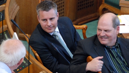 Tidligere S-ministre langer ud efter Sass - Altinget